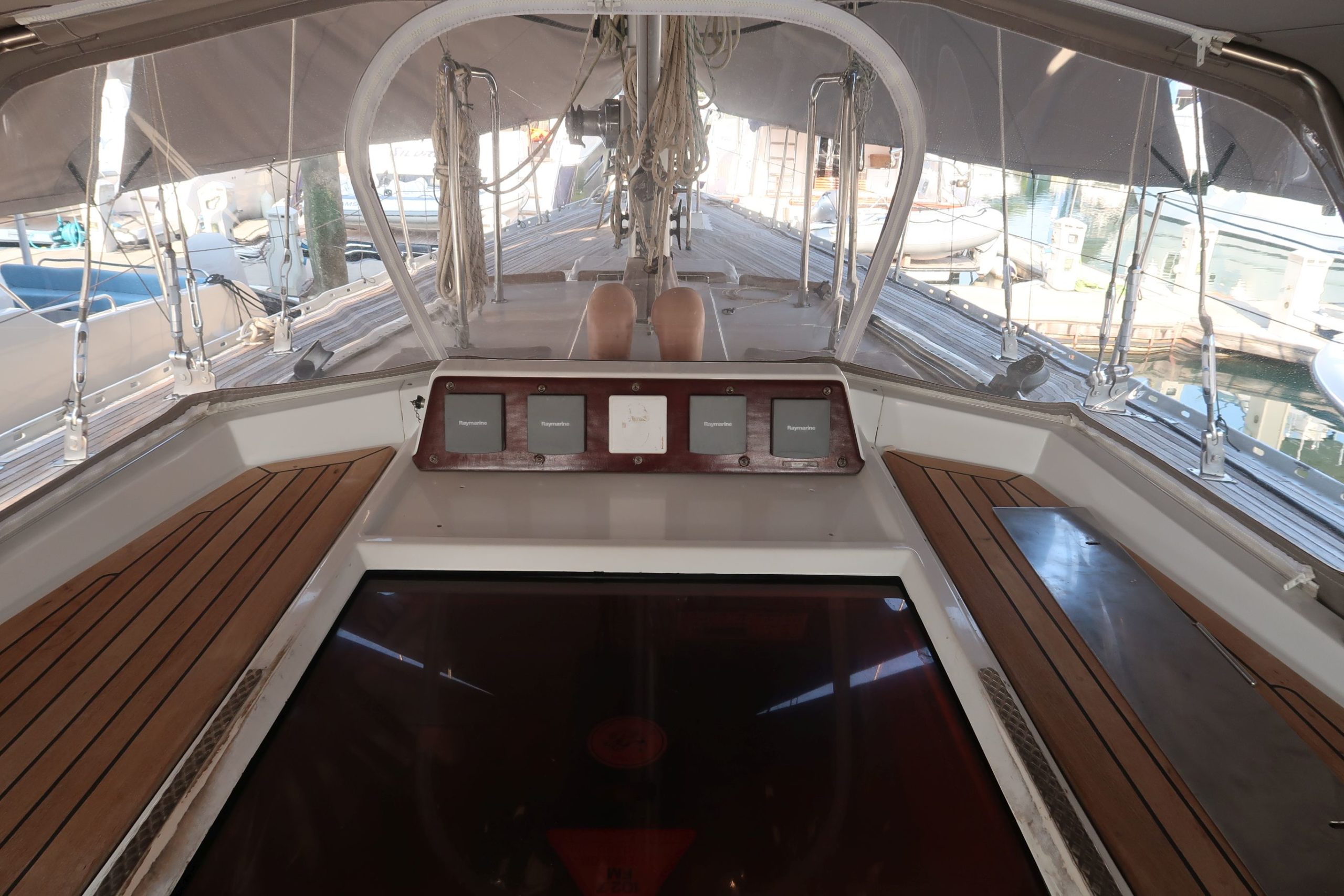 cockpit entrance - Hong Kong Yachts For Sale